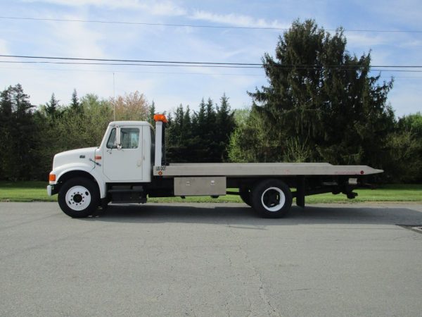 2000 International 4700 Chevron 19' Aluminum Rollback | Nussbaum Equipment