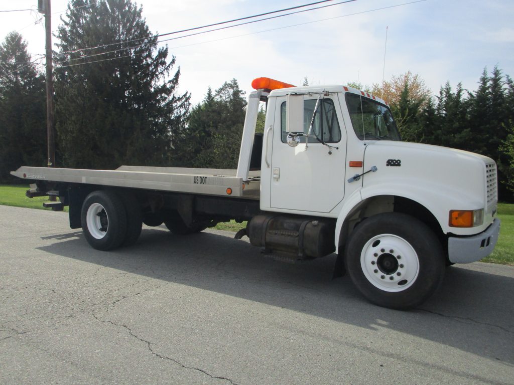 2000 International 4700 Chevron 19' Aluminum Rollback | Nussbaum Equipment